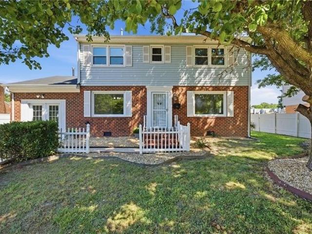 725 Arrowhead Dr, Newport News, VA 23601