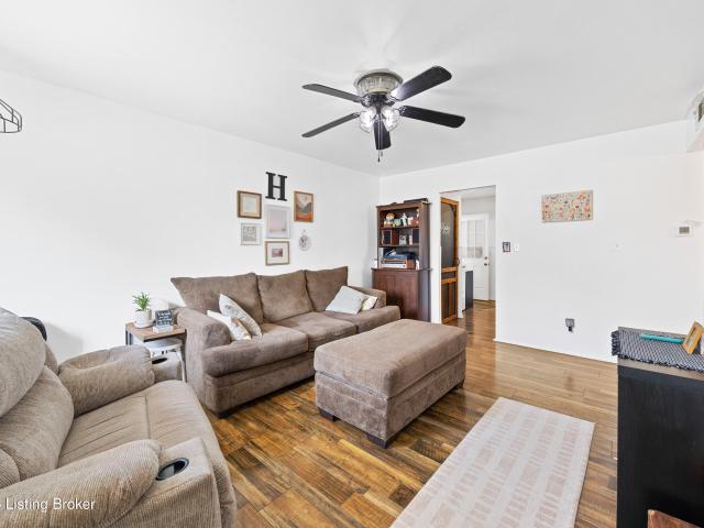 725 Glengarry Dr