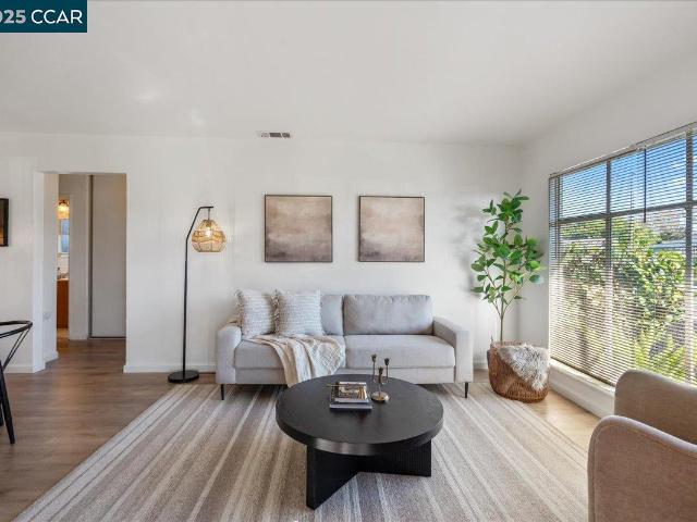 725 Del Norte