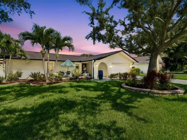 725 Del Oro Dr, Safety Harbor, FL 34695