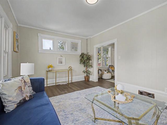 725 Eureka Road