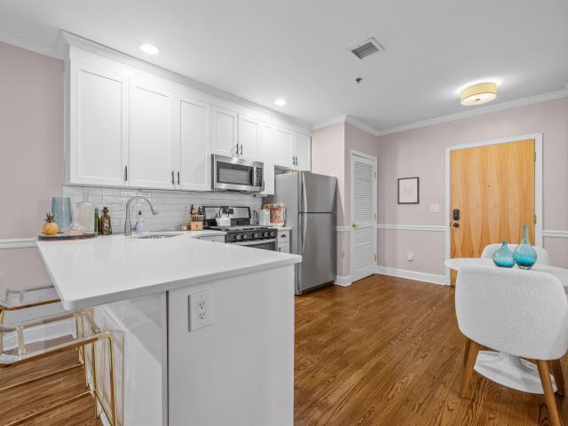 725 Jefferson St # 24