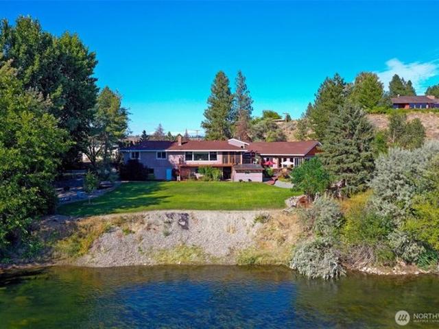 725 Okoma Dr, Omak, WA 98841