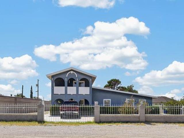 725 Oro Pl, Clint, TX 79928