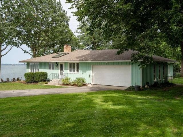 725 Lake St, Marblehead, OH 43440