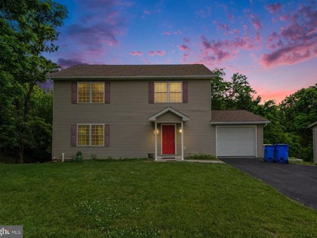 725 Lindenwood Ln, Harrisburg, PA 17113