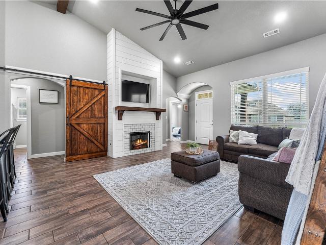 725 Macdonald Drive
