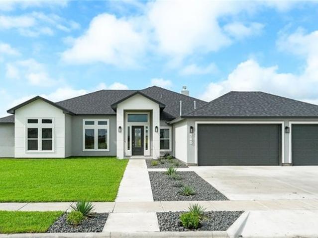 725 Mama Fefi Dr, Corpus Christi, TX 78414