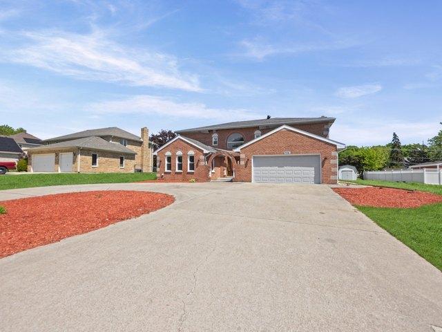 725 N 8th Ave, Addison, IL 60101