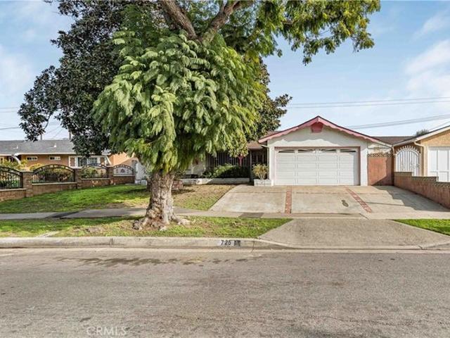 725 S Flintridge Dr, Santa Ana, CA 92704