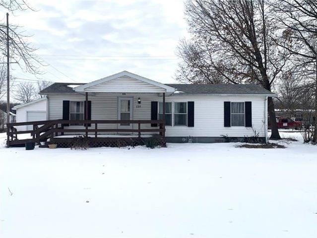 725 S Front St, Ramsey, IL 62080