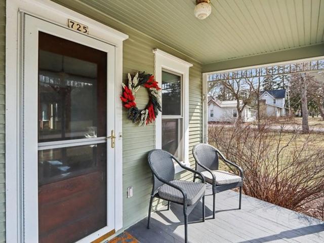 725 S Main St, Poynette, WI 53955