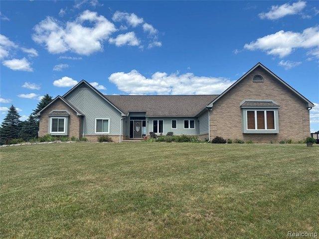 725 S Sashabaw Rd, Brandon, MI 48462