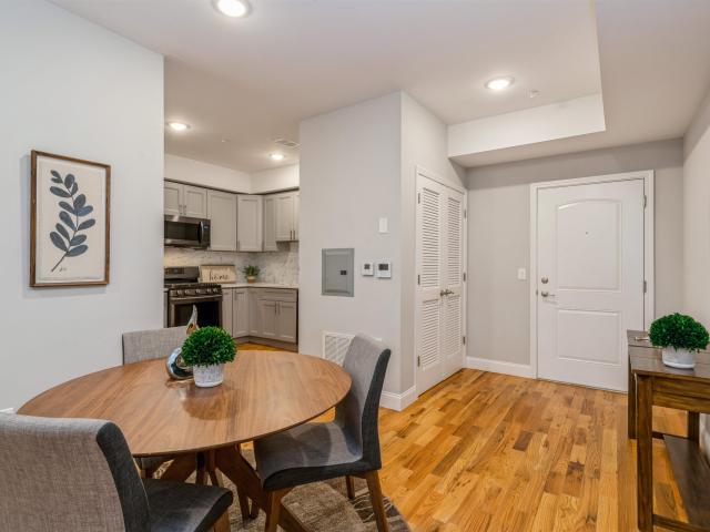 725 Sip St # 405