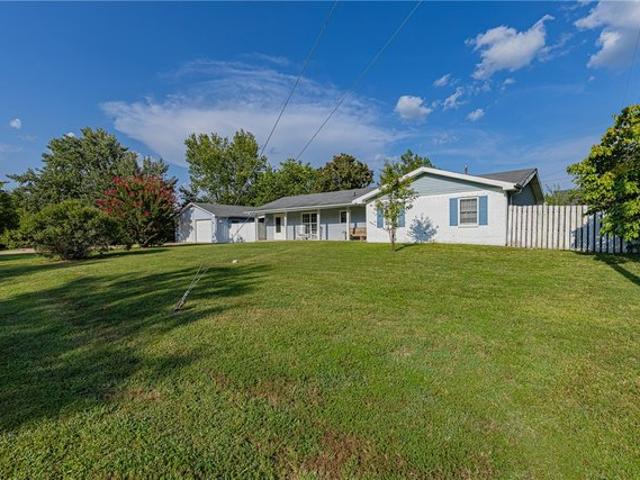 725 Summerhill Dr, Gassville, AR 72635