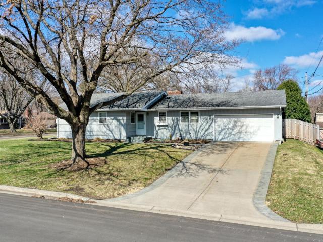 725 Pontiac Pl, Mendota Heights, MN 55120 | MLS #7043 | Compass