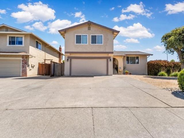 725 Park Ln, Petaluma, CA 94954