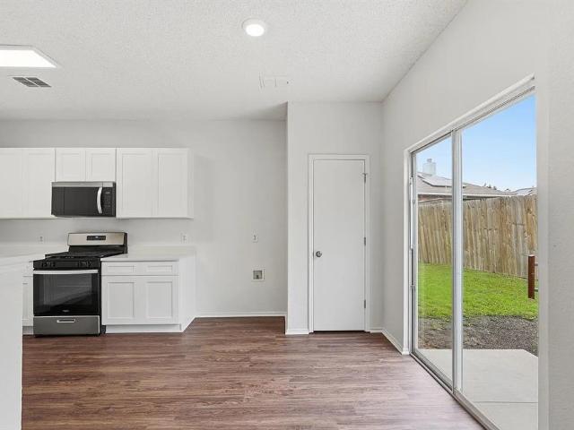 725 Parkford Ln, Arlington, TX 76001 | MLS #21338