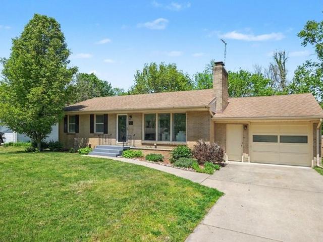 725 Parkway Dr NE, Grand Rapids, MI 49525