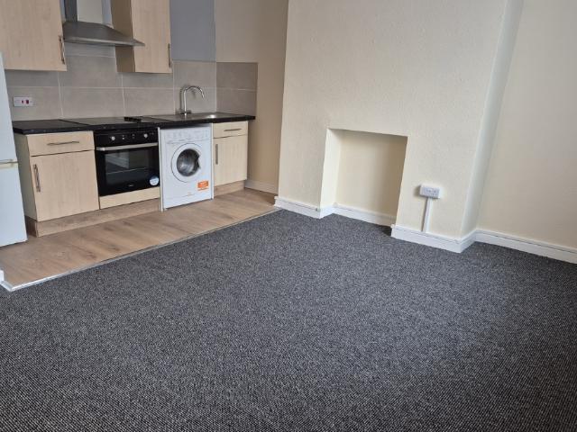 £725 PCM, Furnished White Goods Included One Double Bedroom First Floor Flat in Partridge Road, Roath, Cardiff, CF24 3QW