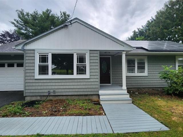 725 Peconic Ln, Peconic, NY 11958