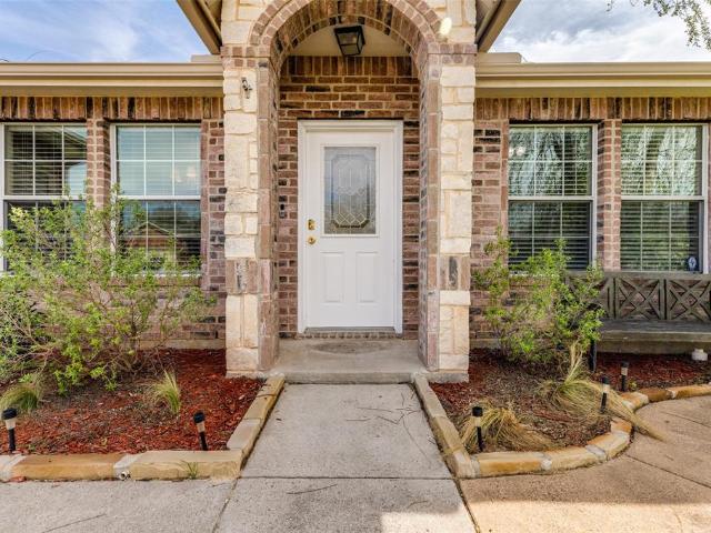 725 Redwing Drive