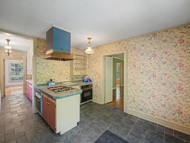 725 W 9th Street S