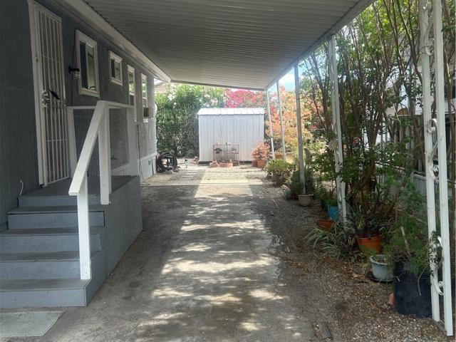 725 W Thornton Avenue 22