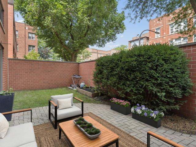 725 w waveland avenue # a
