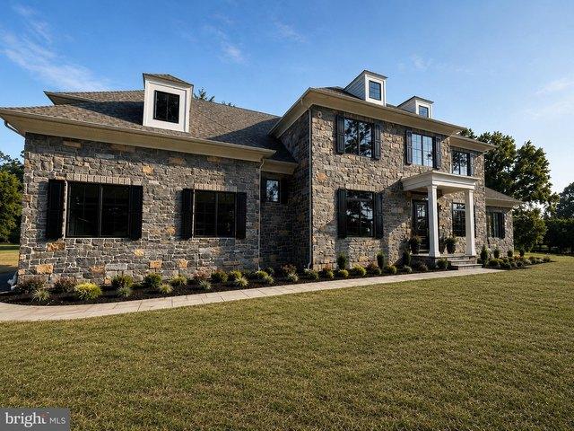 725 W Curry Dr, Blue Bell, PA 19422