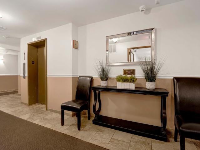 725 W Huntington Commons Road # 416