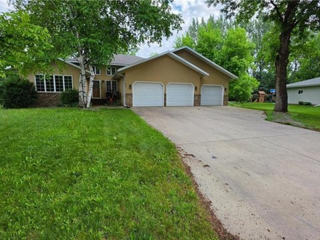 725 Westgate Cir, Hawley, MN 56549