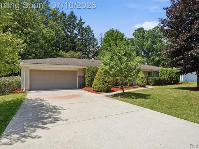 7264 S Tratham Ct, West Bloomfield Township, MI 48322