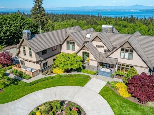 7265 Linda Ln, Clinton, WA 98236