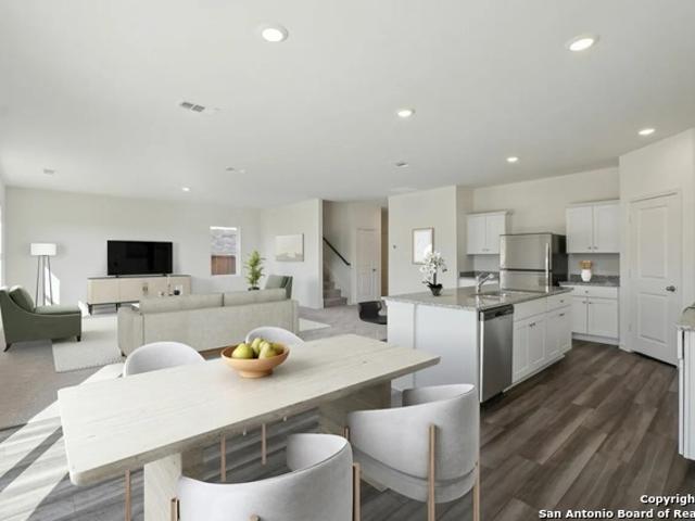 7266 King Bend