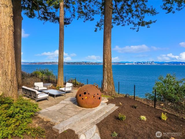 7268 Madrona Drive NE
