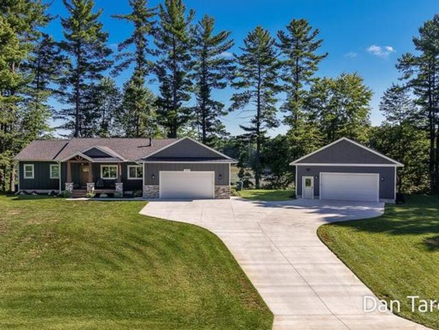 7260 Oakshore Dr, Twin Lake, MI 49457