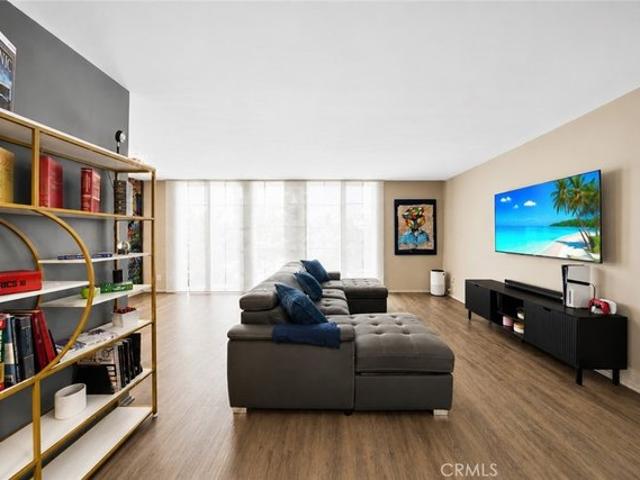 7260 Hillside Ave Unit 207, Los Angeles, CA 90046