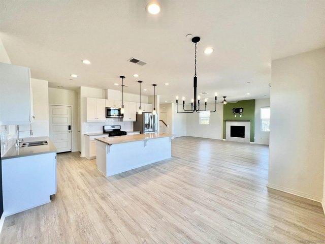7260 Wembley St, San Diego, CA 92120