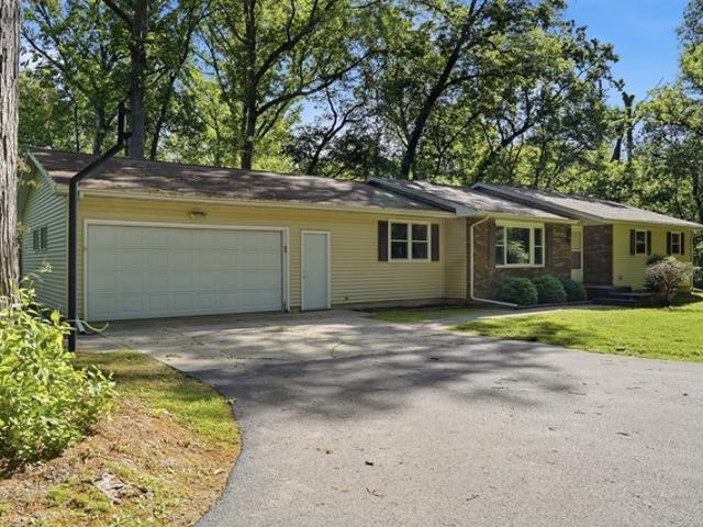 7261 S Ridge Rd, Dixon, IL 61021