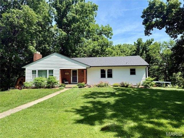 7263 Arke Dr, Belleville, IL 62223