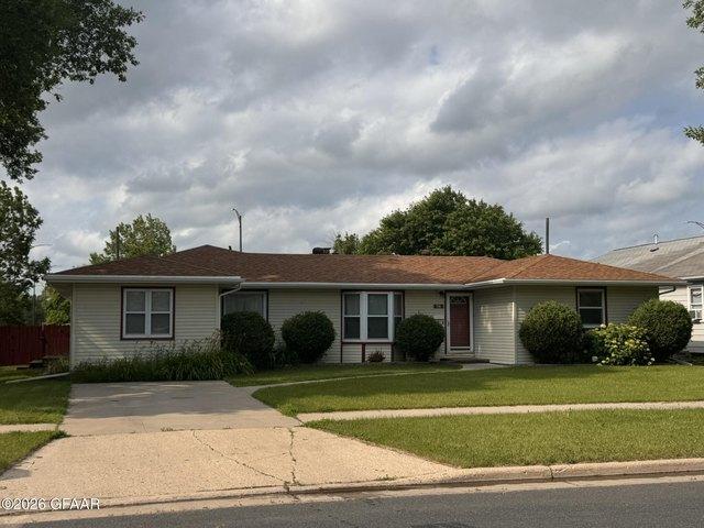 726 13th St NW, East Grand Forks, MN 56721