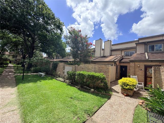 726 Country Place Drive B