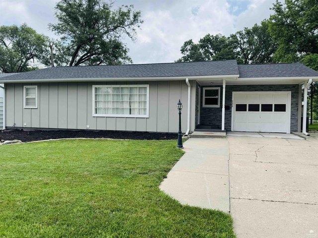 726 Arthur St, Clay Center, KS 67432