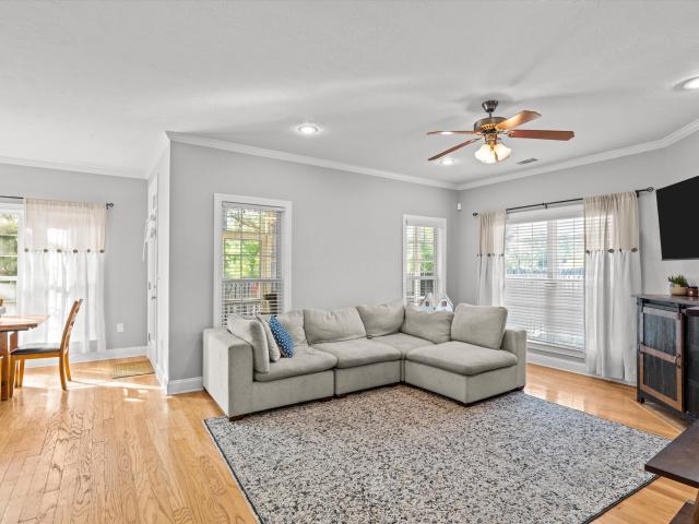 726 Bonnie Oaks Lane