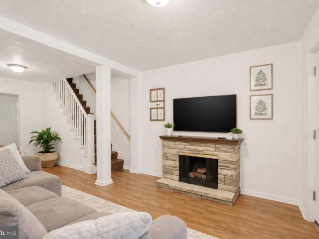 726 Glen Place