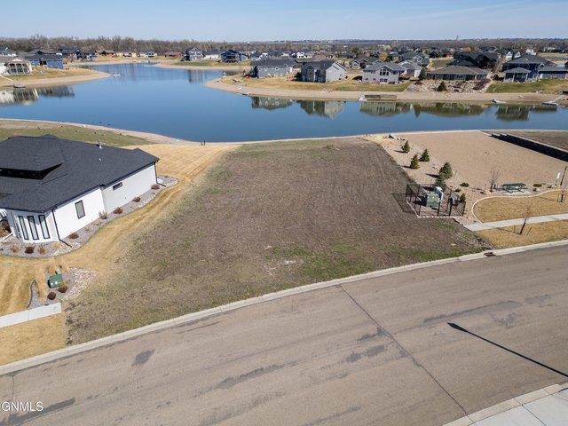 726 Glenwood Dr W, Bismarck, ND 58504