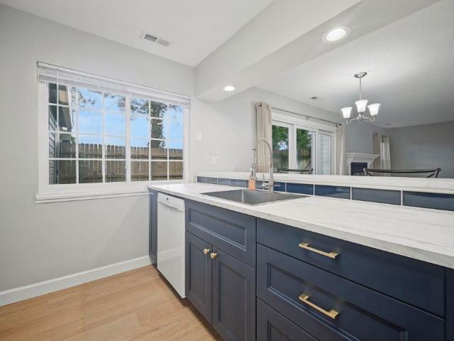 726 Oleander CIR