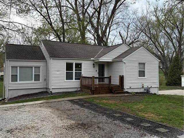 726 Lakewood Rd, Bonner Springs, KS 66012 | Compass