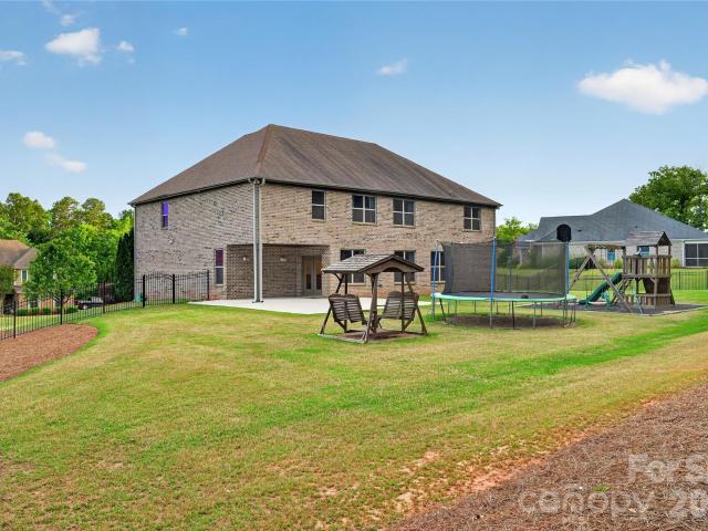 726 Lingfield Lane